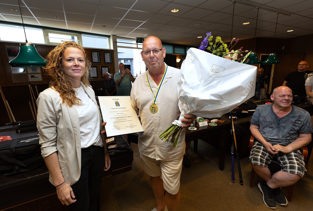 Prachtige huldiging René Dericks in Doetinchem | KNBB