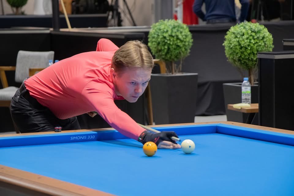 Glenn Hofman in vriendenmatch tegen HJ Kim | KNBB